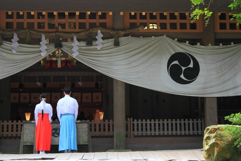 How Japanese Conformity Influences Views of Success in Japan | JOBS IN ...